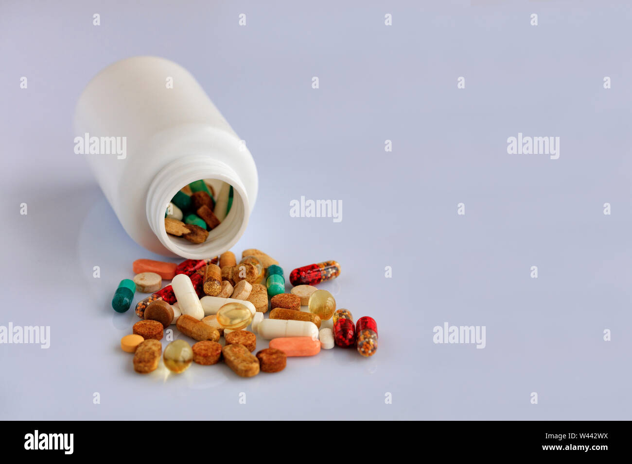 Smooth capsules hi-res stock photography and images - Alamy