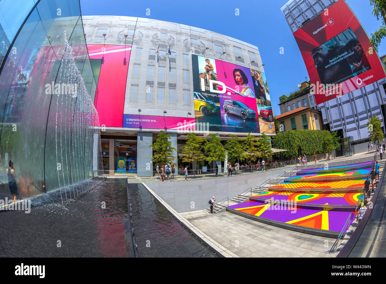 Apple Store Milan Architecture High Resolution Stock Photography and ...