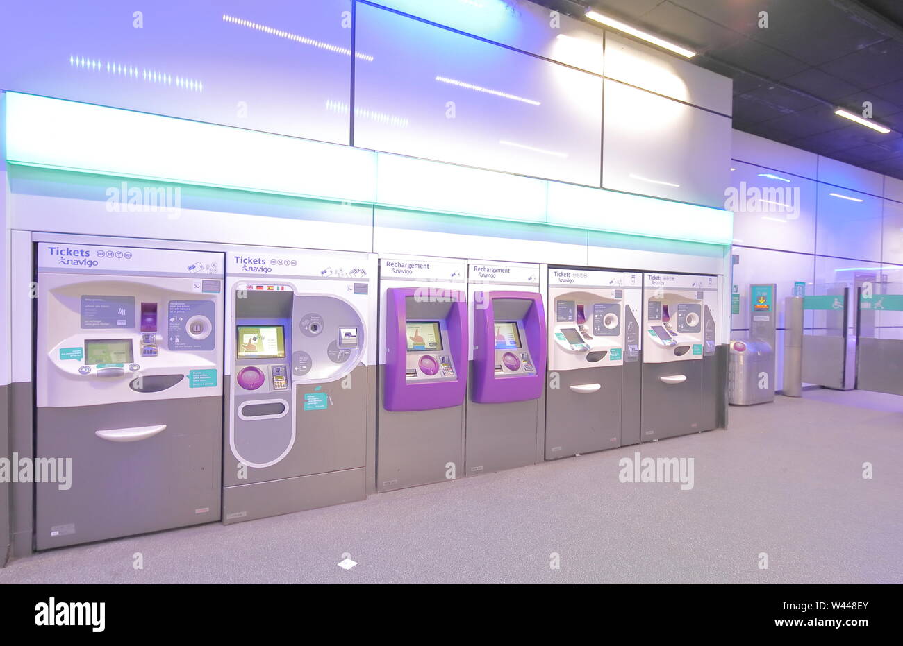 Ticket vending machine paris hi-res stock photography and images - Alamy