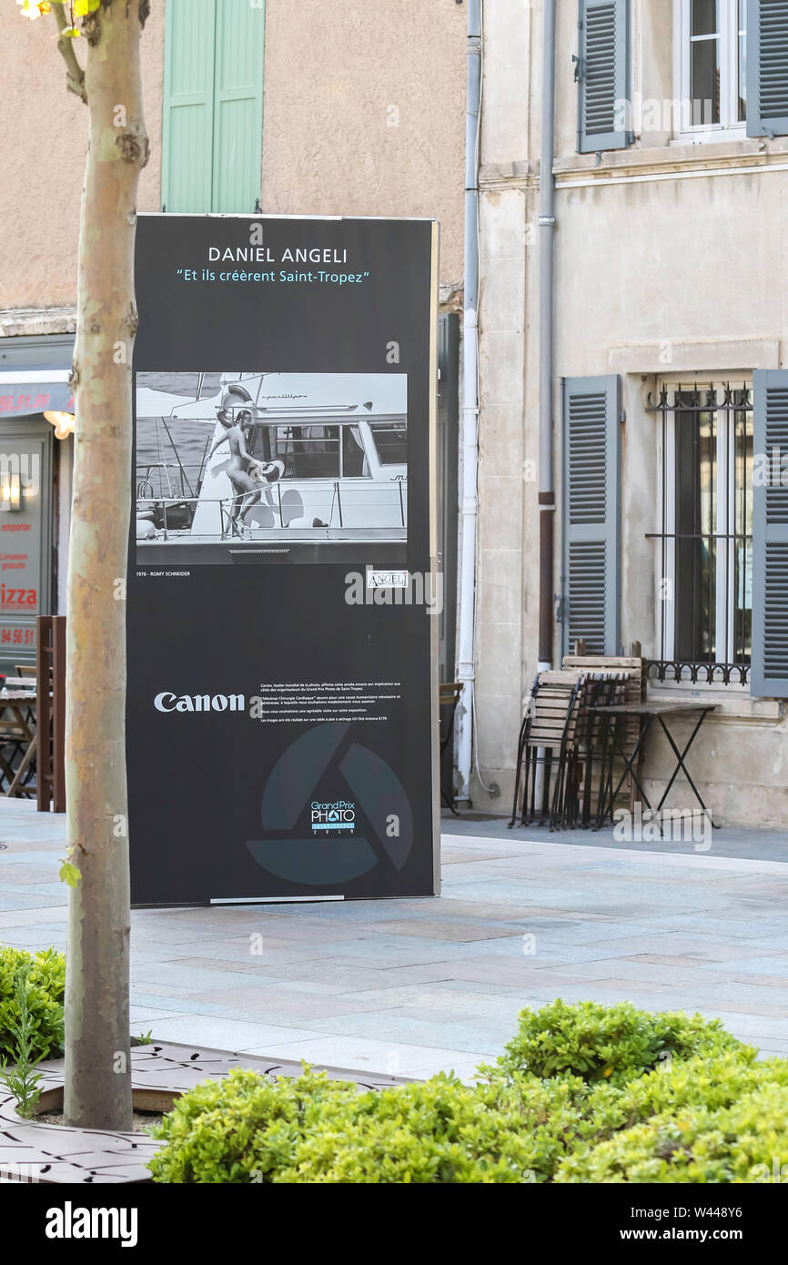Grand Prix Photo - Street Exhibiton before Gendarmerie - CANON - Daniel ...