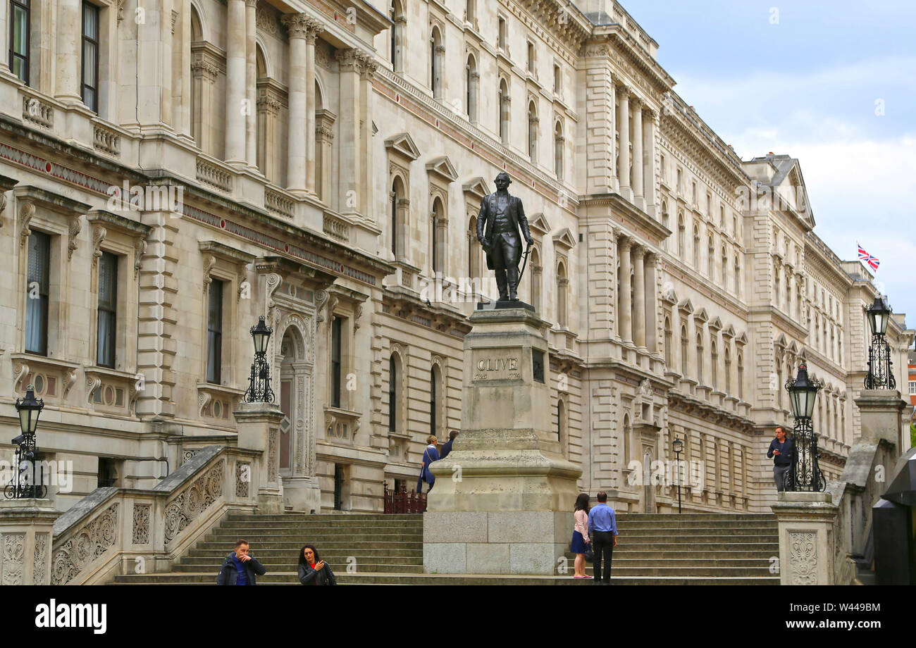 Robert clive statue hi-res stock photography and images - Alamy