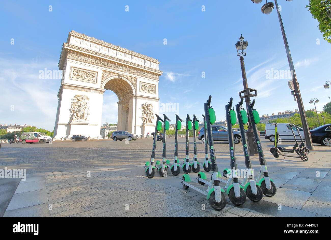 Lime S kick skater share parked Arc de Triomphe Paris France Stock ...