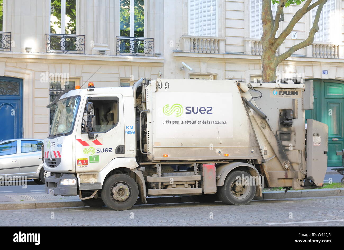 Rubbish collection truck Paris France Stock Photo - Alamy