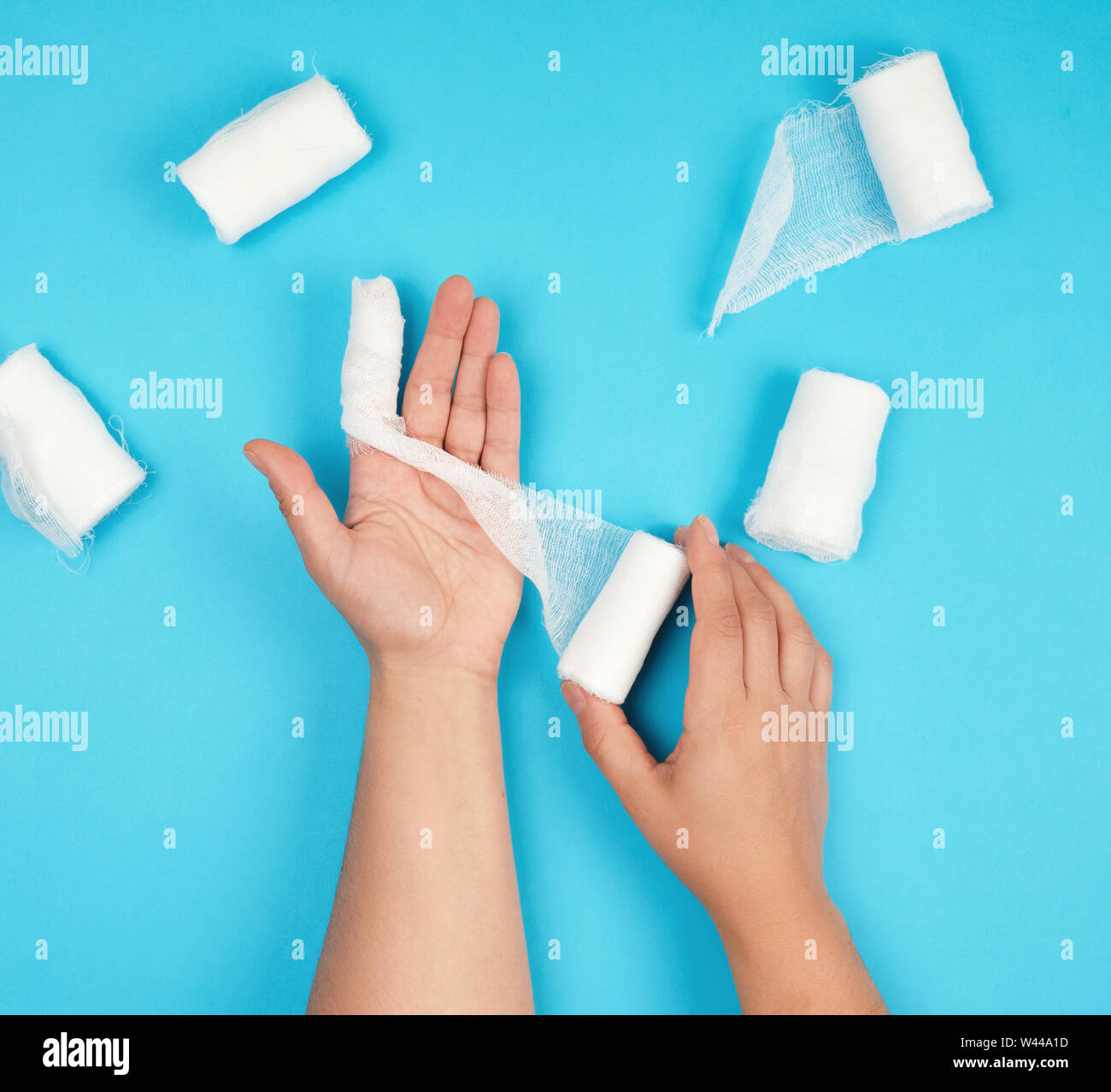Finger fracture first aid hi-res stock photography and images - Alamy
