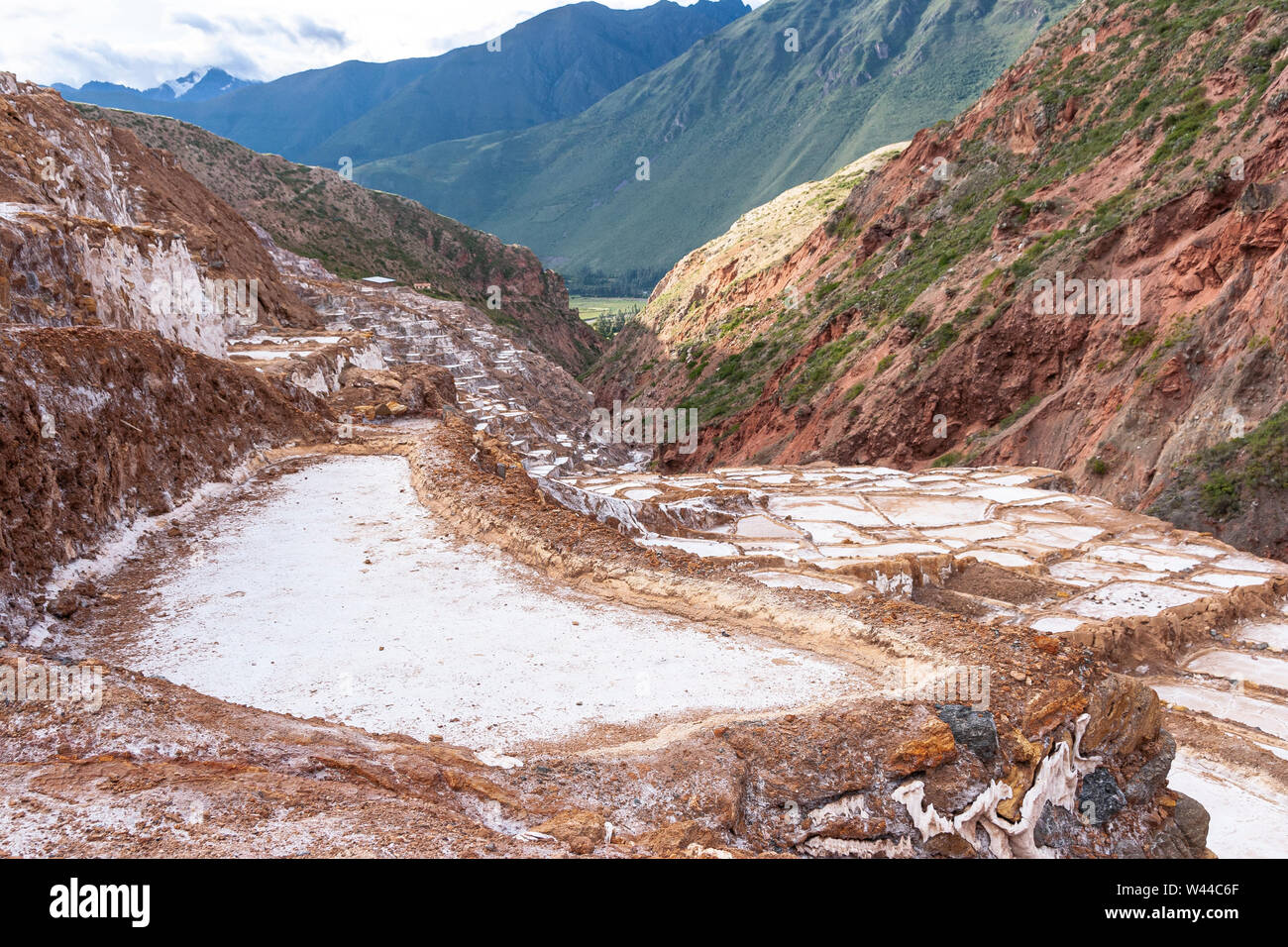 Salt mine terraces in Peru Stock Photo - Alamy