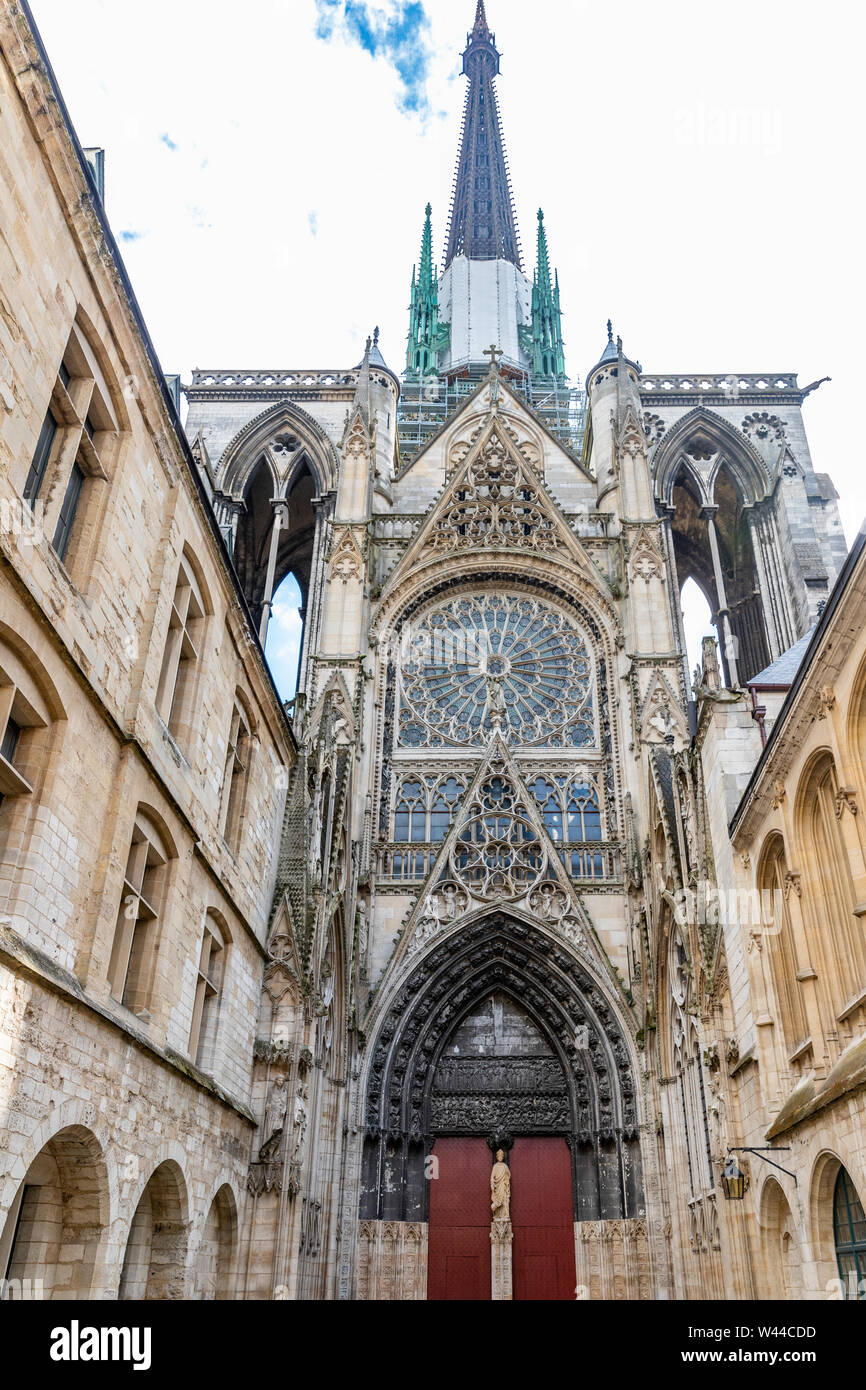 Rouen cathedral rose window hi-res stock photography and images - Alamy