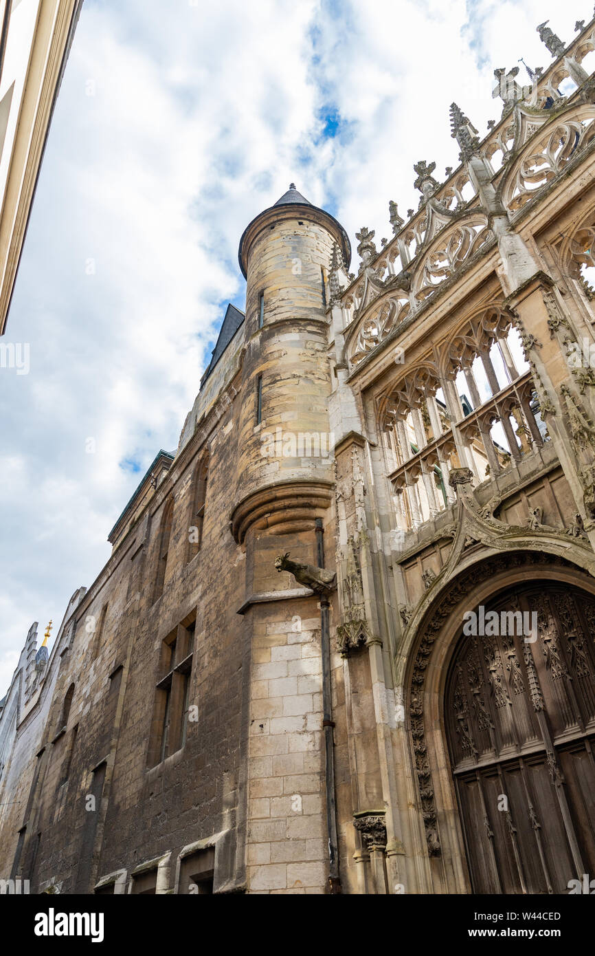 Details of 4th century Cathedral of Nôtre-dame de Rouen in Rouen ...
