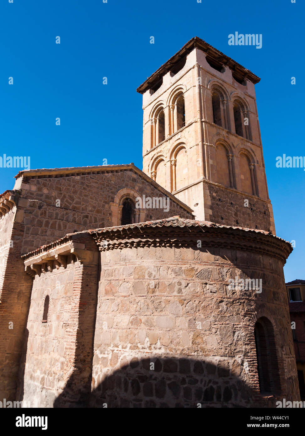 Iglesia de los Santos Justo y Pastor. Segovia. España Stock Photo - Alamy