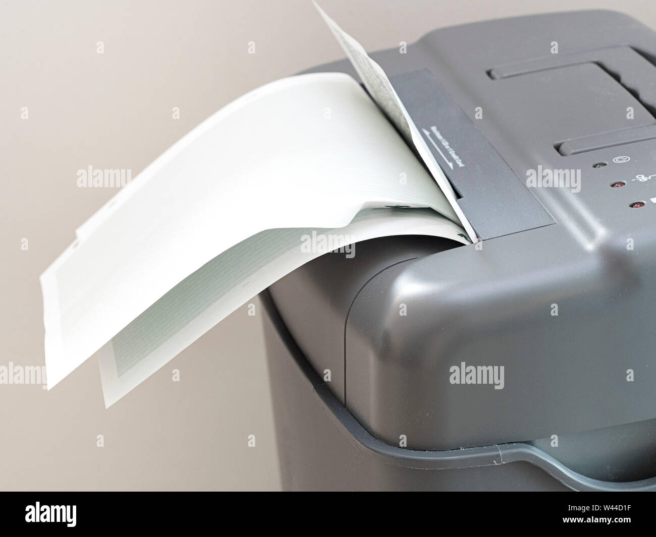 Office paper shredder hi-res stock photography and images - Alamy