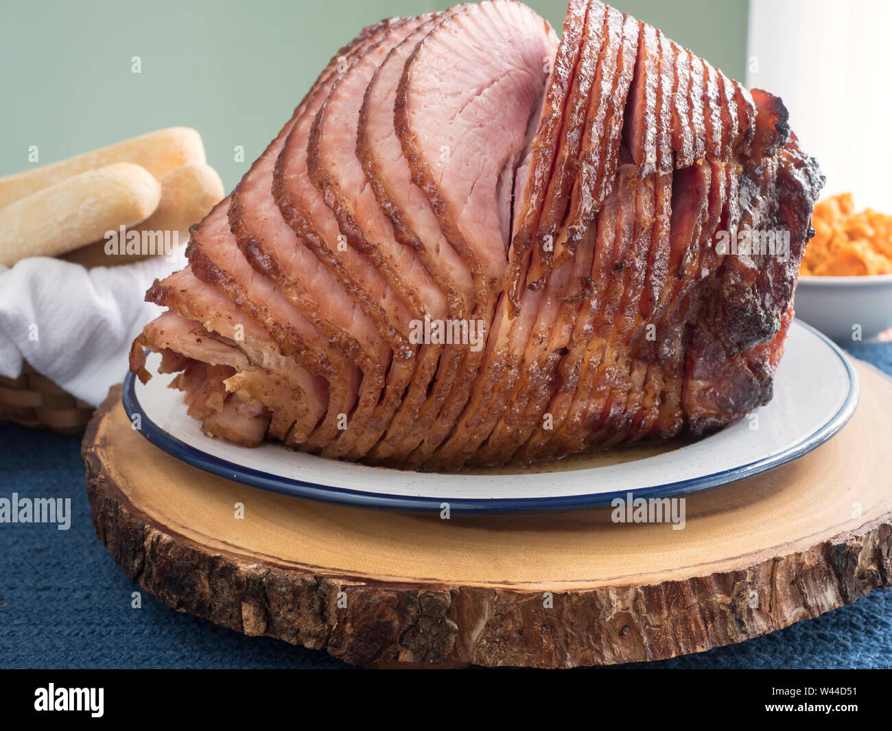 Whole ham on bone hi-res stock photography and images - Alamy