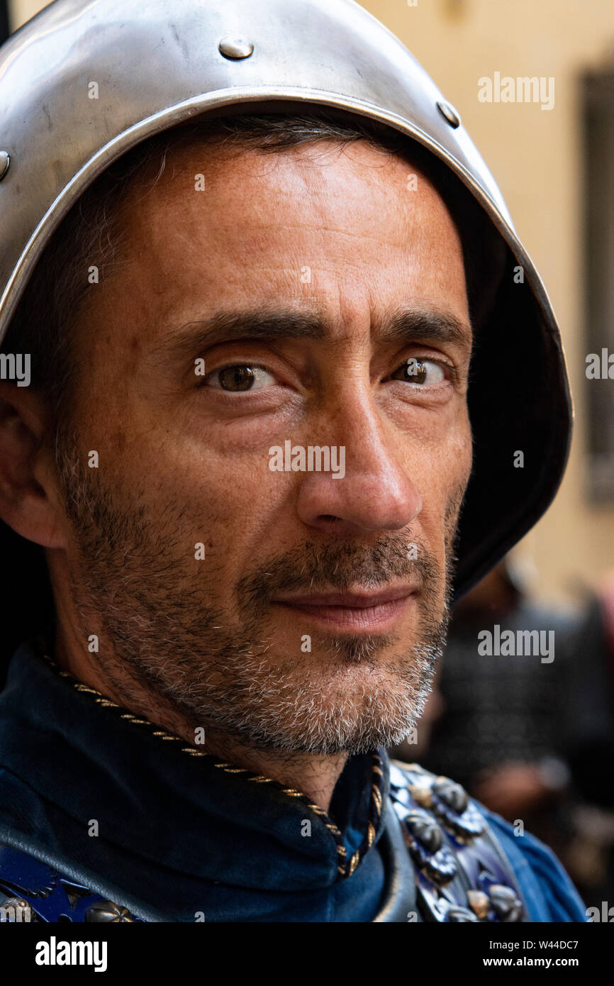 Medieval costumes hi-res stock photography and images - Alamy