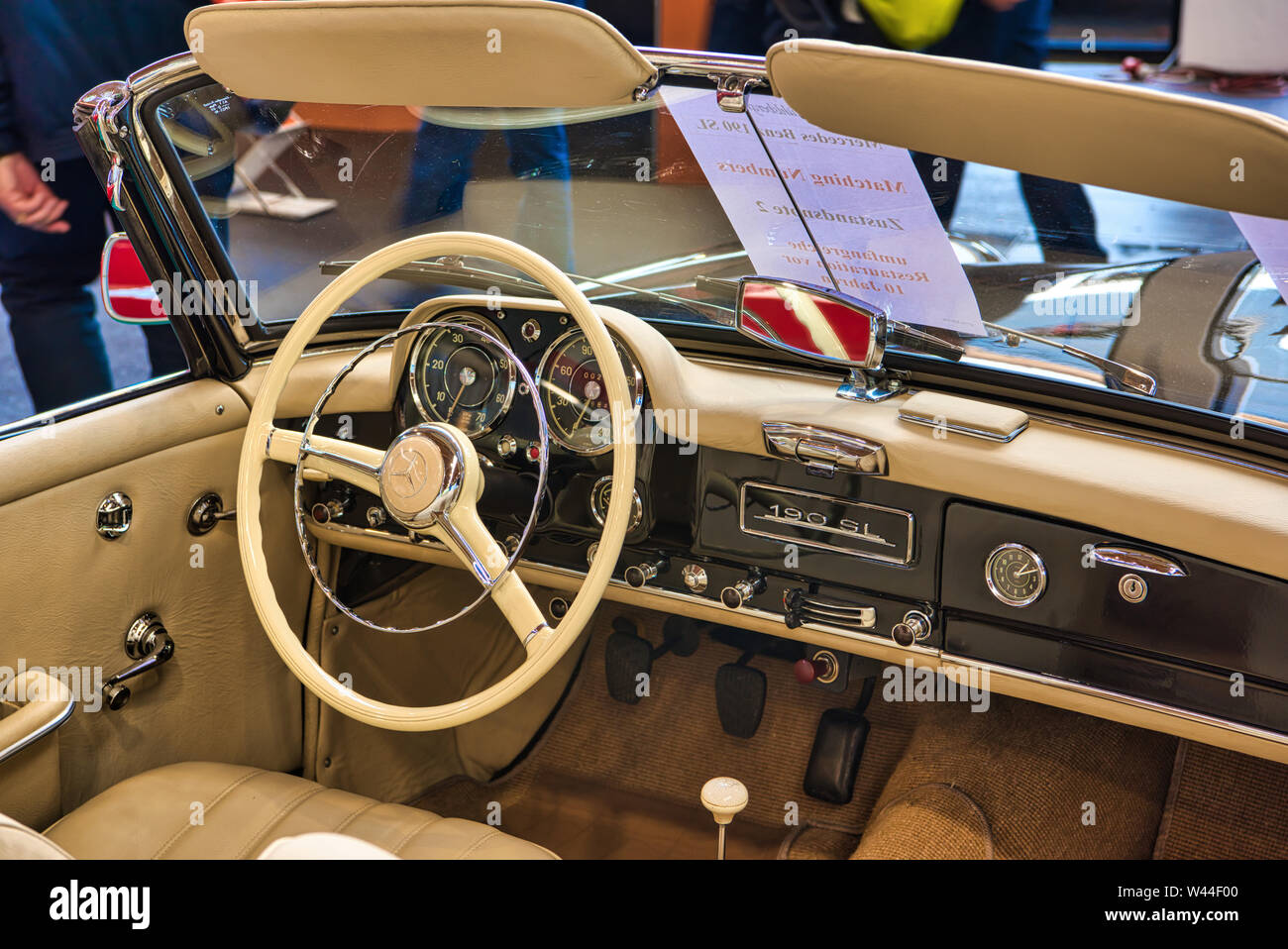 Dashboard mercedes 190sl hi-res stock photography and images - Alamy