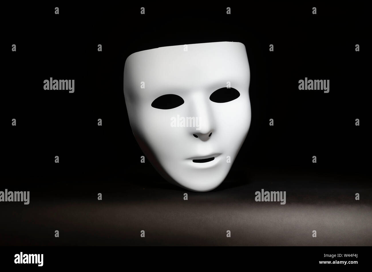 Expressionless mask hi-res stock photography and images - Alamy