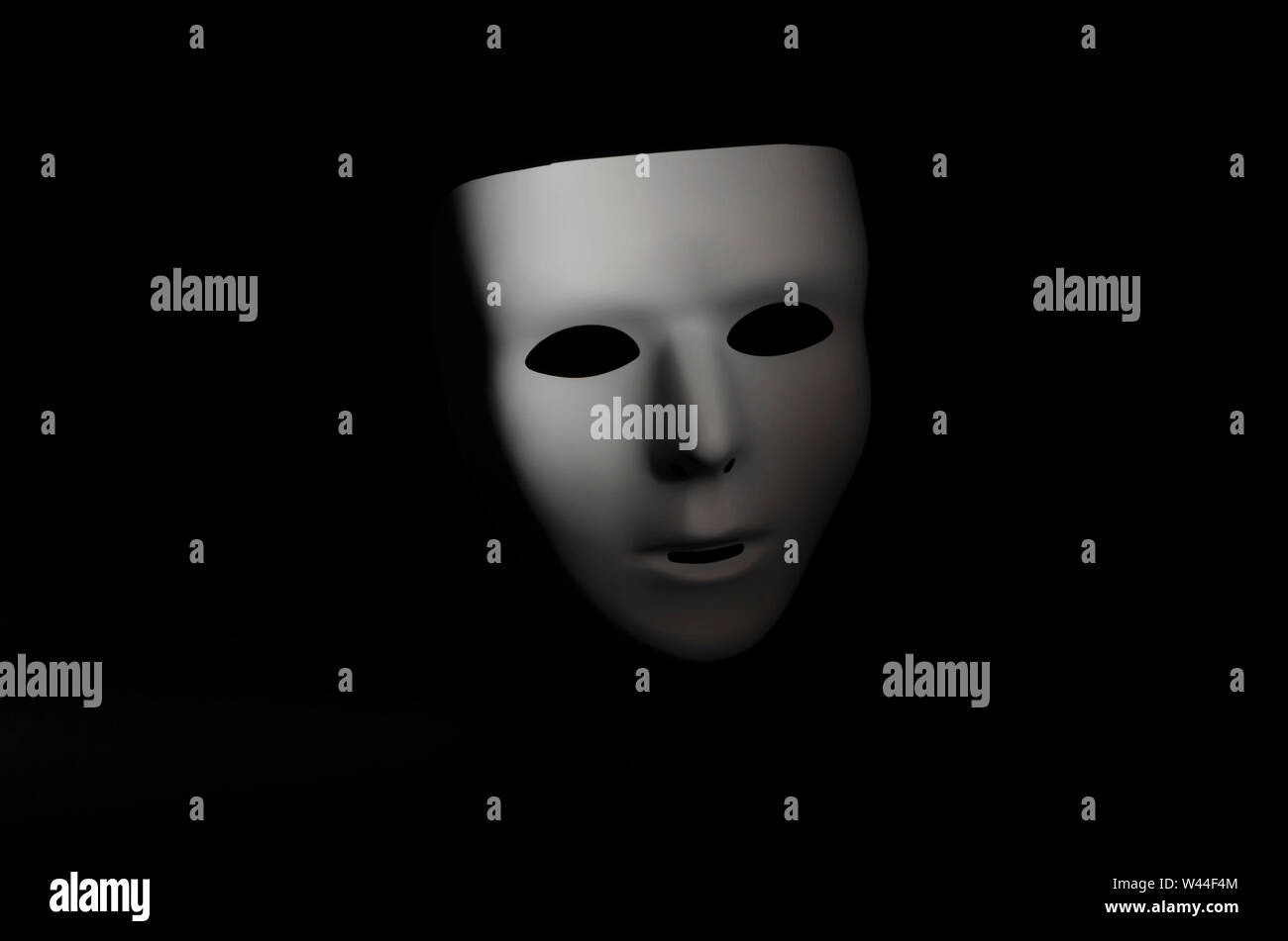 Expressionless mask hi-res stock photography and images - Alamy