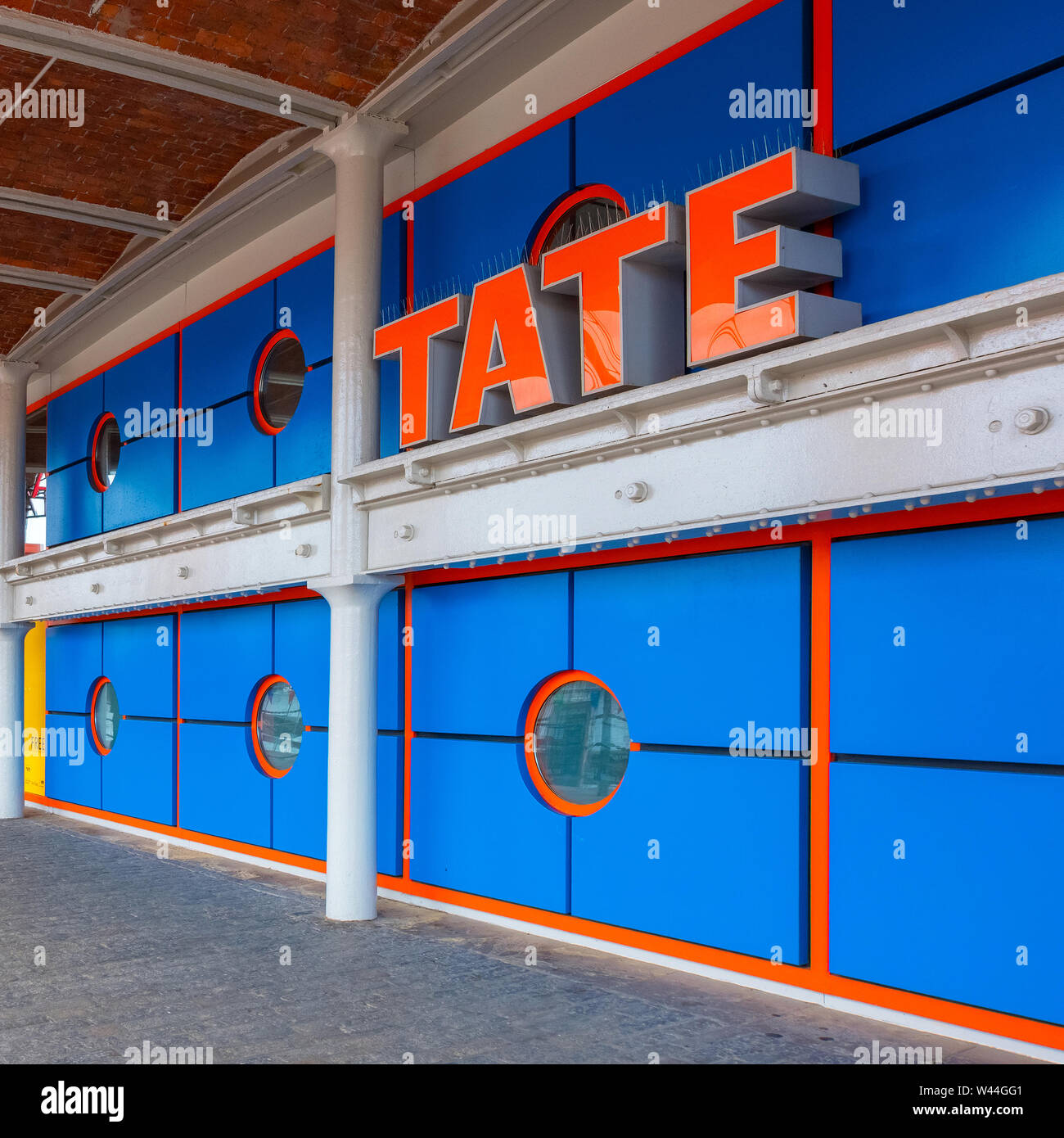 Liverpool tate interior hi-res stock photography and images - Alamy