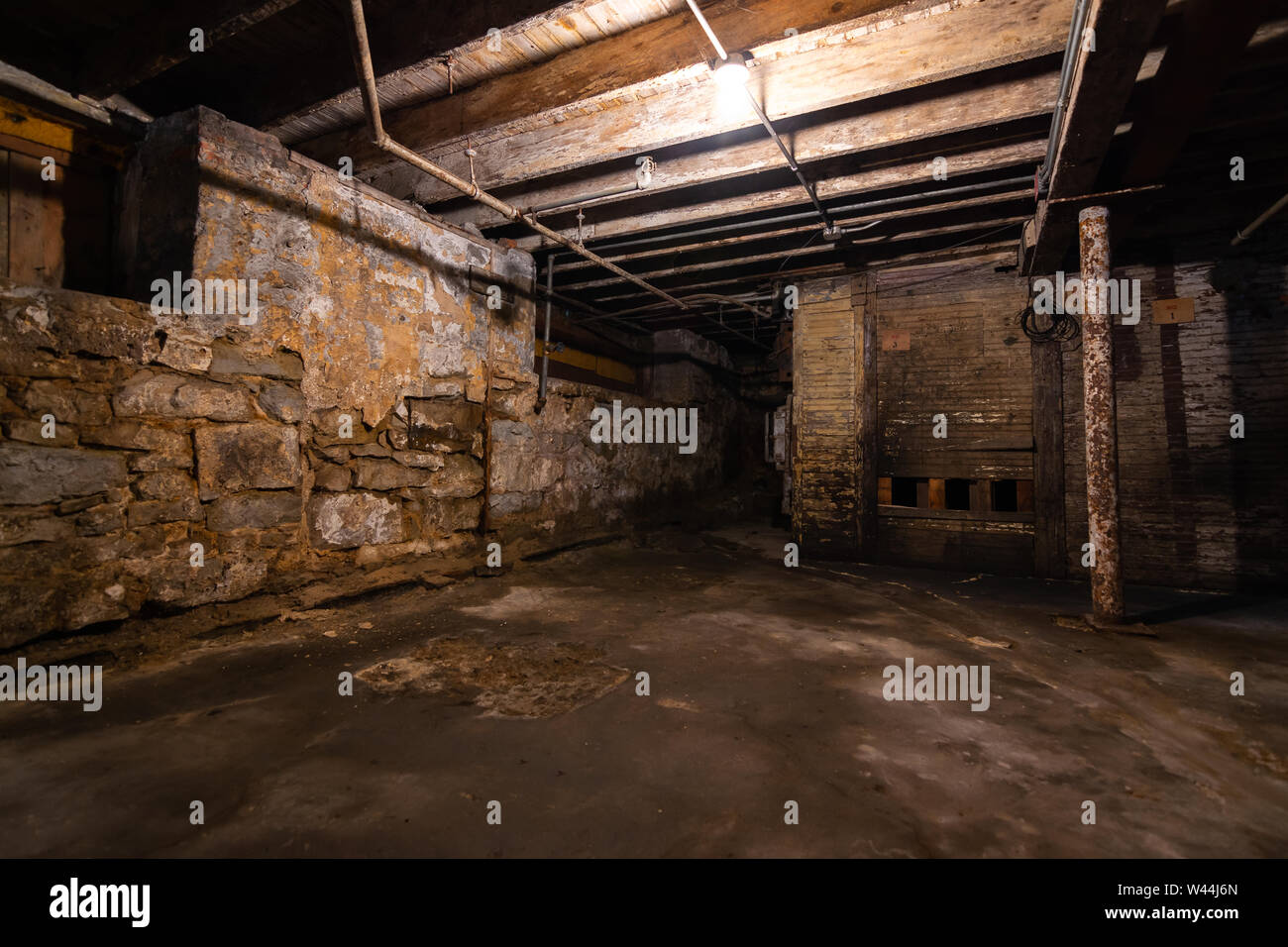 Interior of old grungy warehouse basement Stock Photo - Alamy
