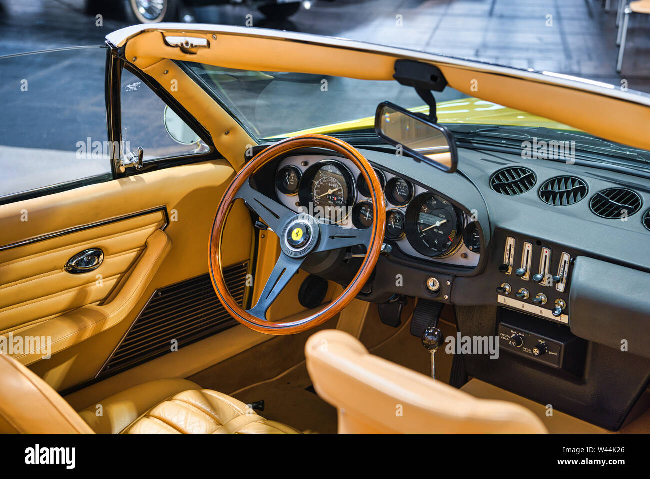 1971 ferrari 365 daytona spider hi-res stock photography and images - Alamy