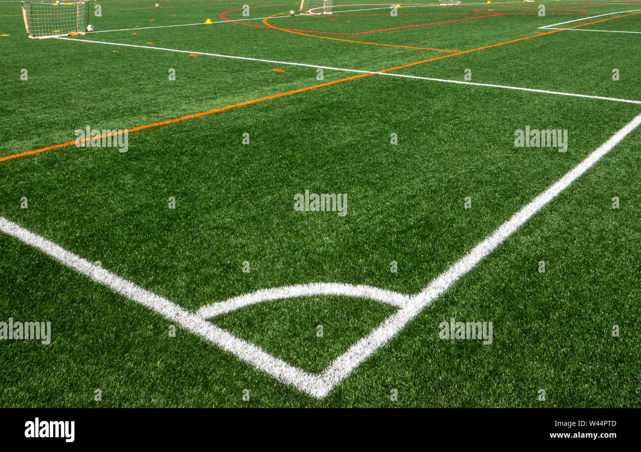 Crisscrossing hi-res stock photography and images - Alamy