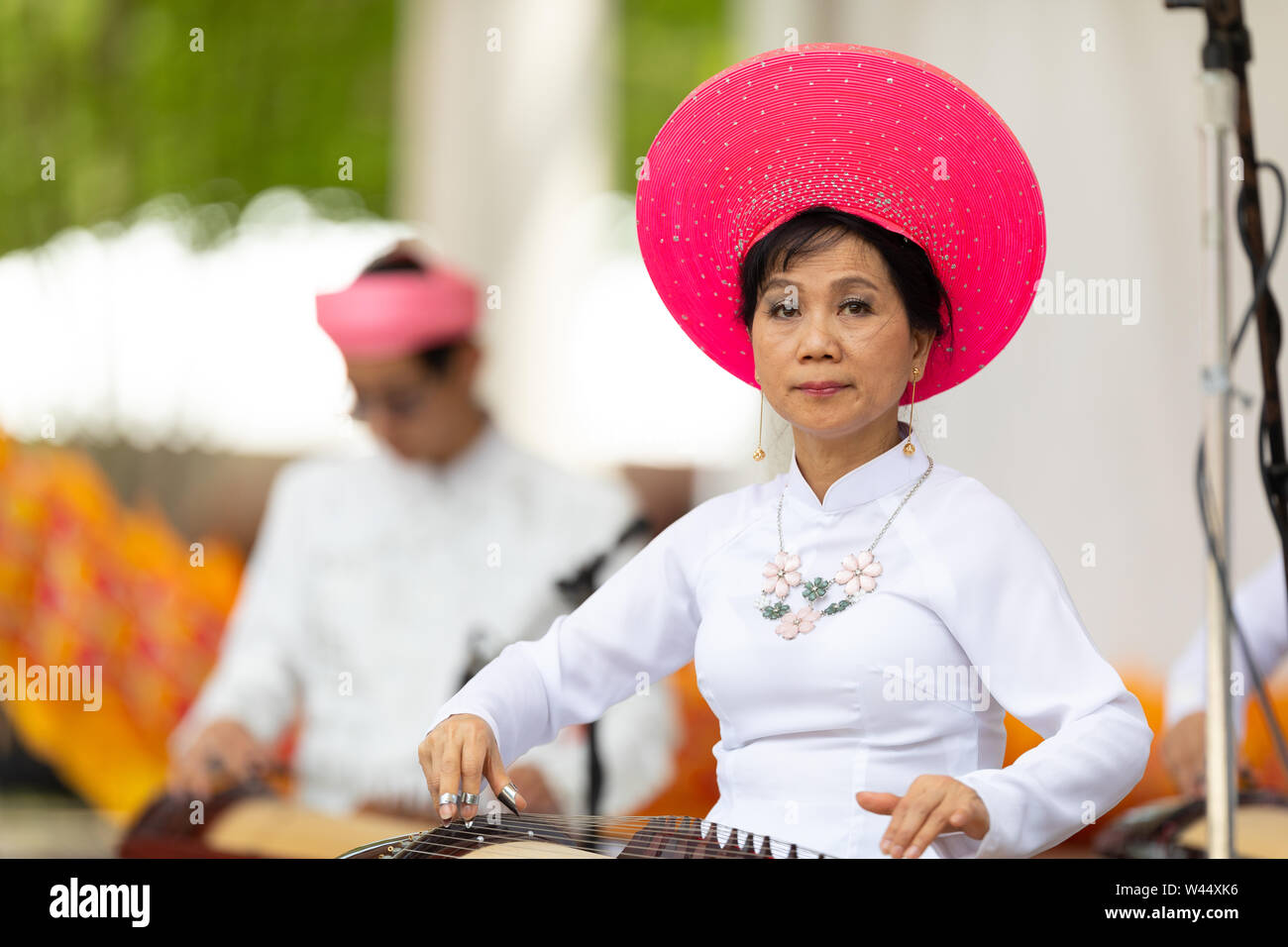 Traditional vietnamese music dan tranh hi-res stock photography and ...
