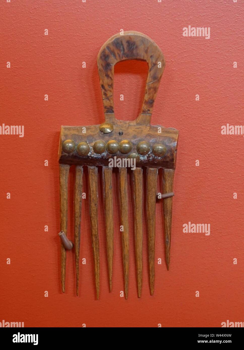 Comb, Africa, Angola (Mbundu), wood and brass Stock Photo - Alamy