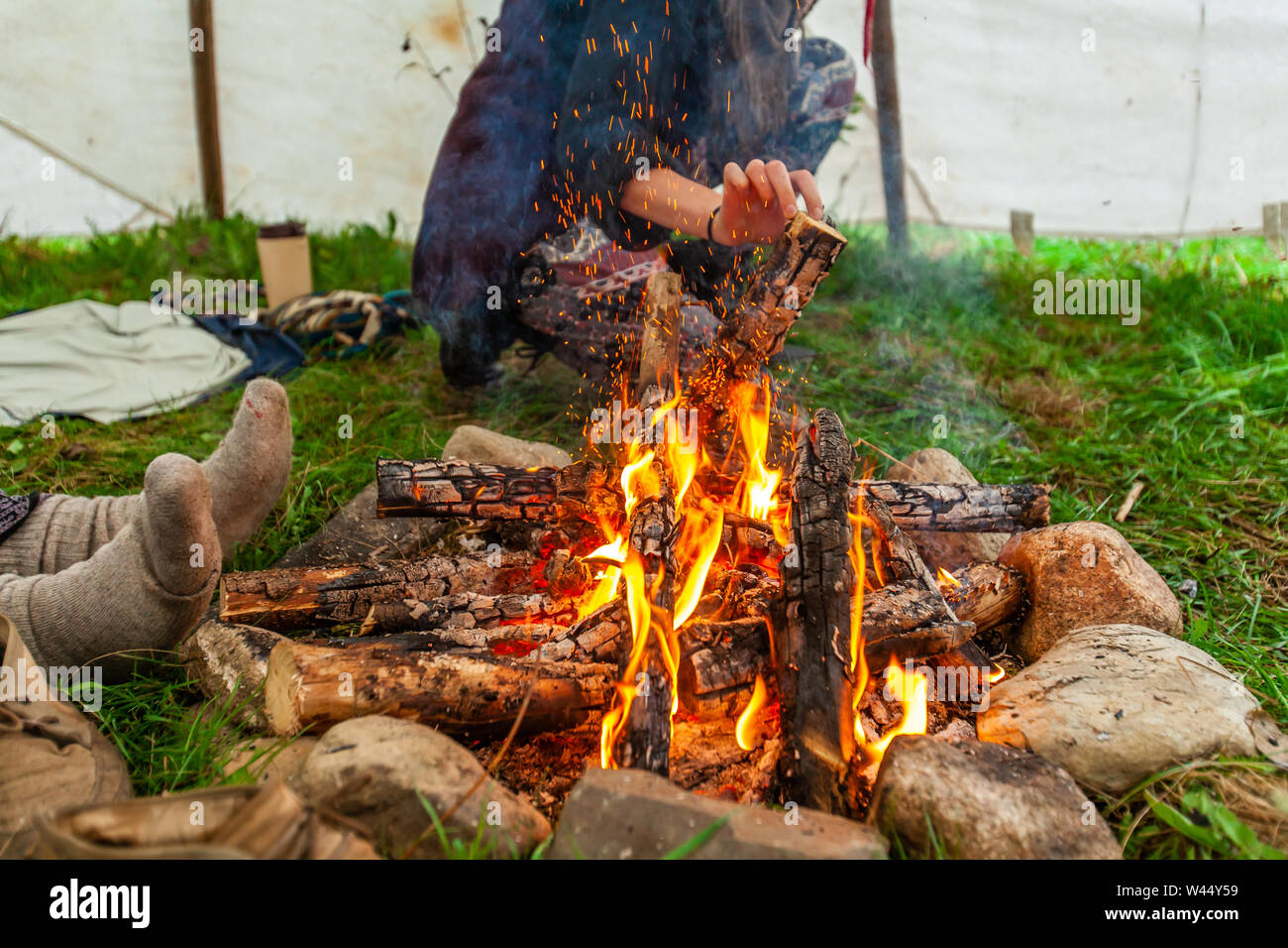 Campfire music festival hi-res stock photography and images - Alamy