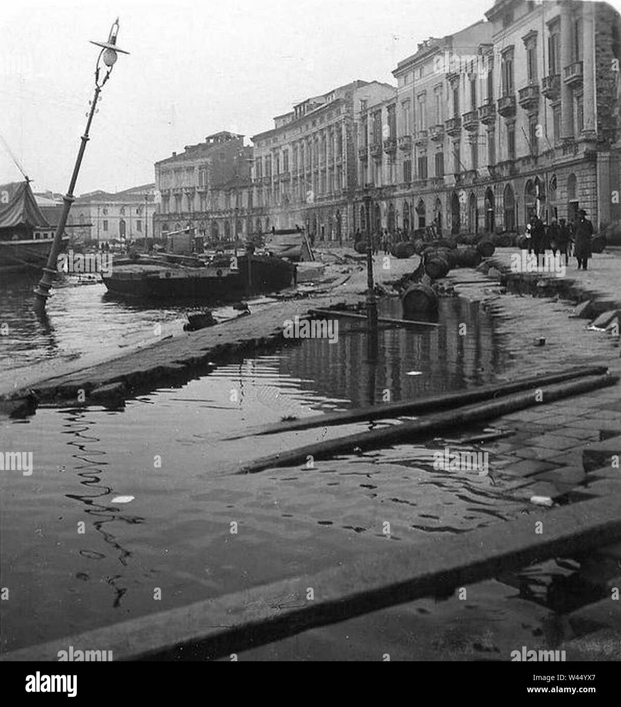 Comerio, Luca (1878-1940) - Il Lungomare dopo il terremoto di Messina ...