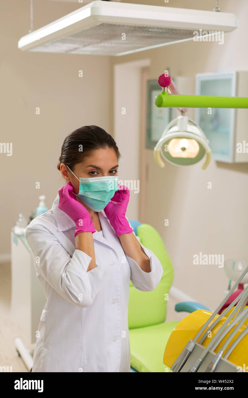 Female dentist in green uniform hi-res stock photography and images - Alamy