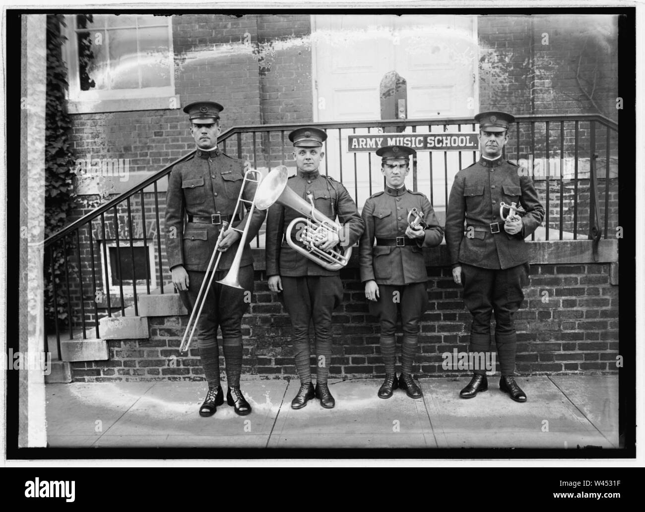 Community music hi-res stock photography and images - Alamy