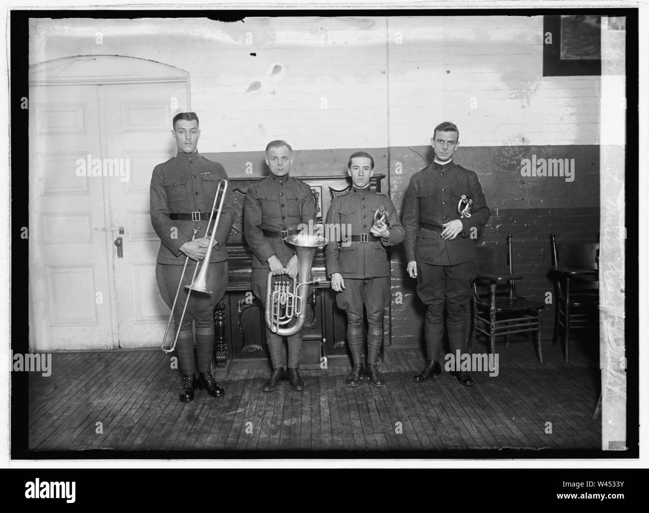 Community music hi-res stock photography and images - Alamy