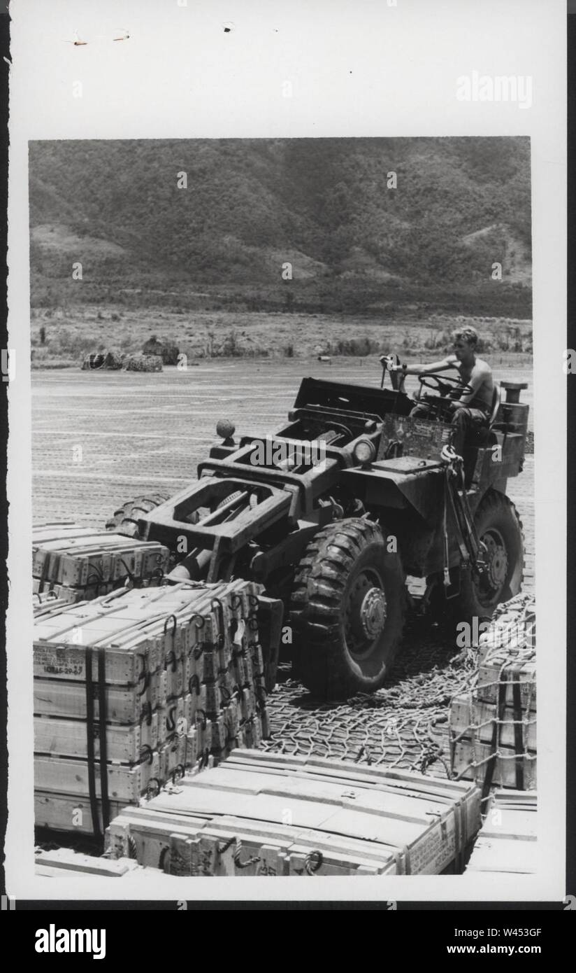 Shore party battalion hi-res stock photography and images - Alamy