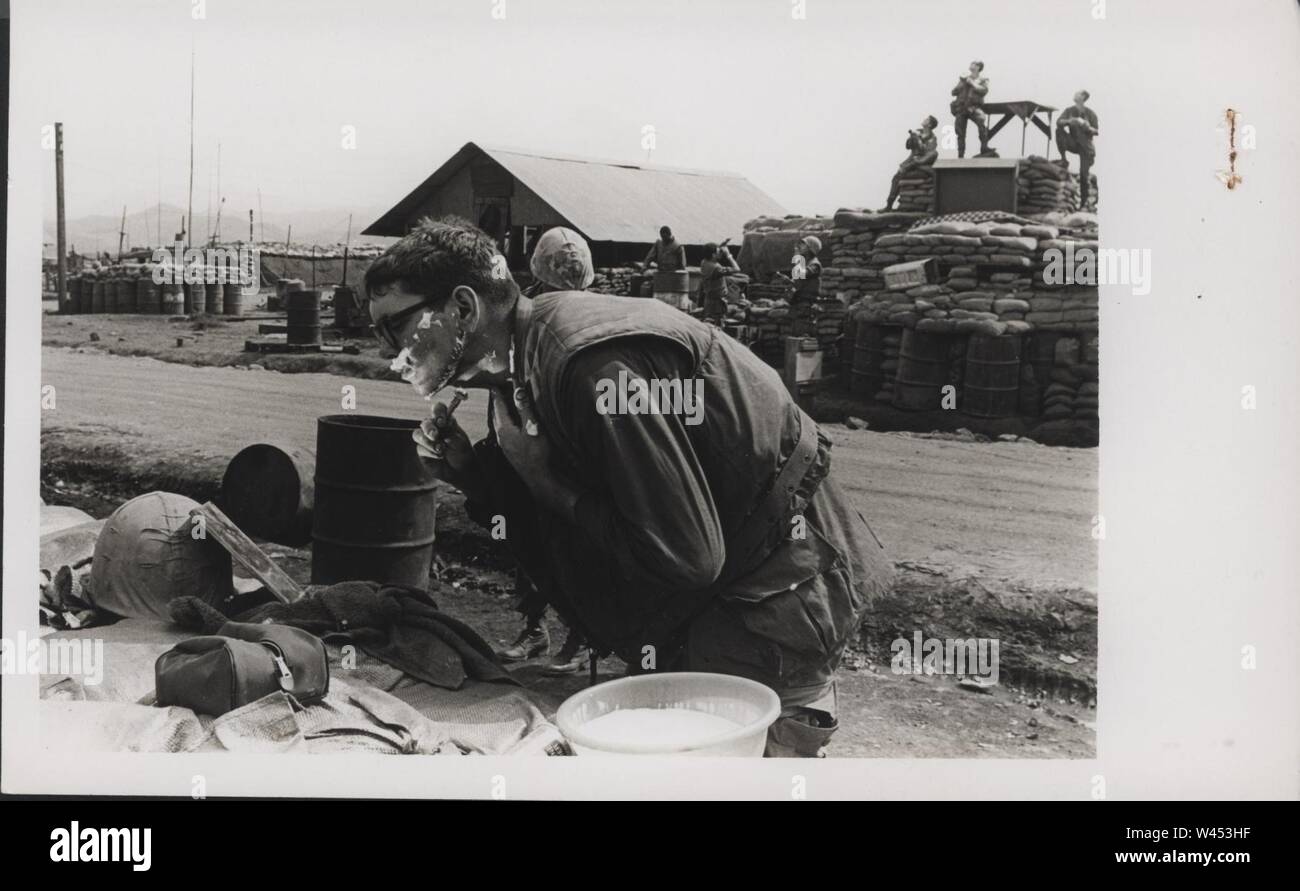 Company B, 3rd Reconaissance Battalion Marine shaving at Khe Sanh Stock ...