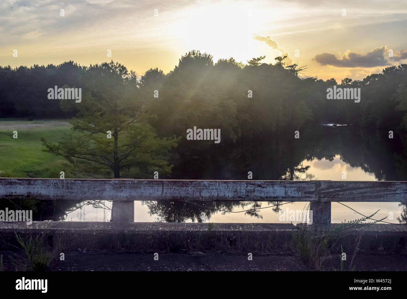 Louisiana bayou sunset hi-res stock photography and images - Alamy