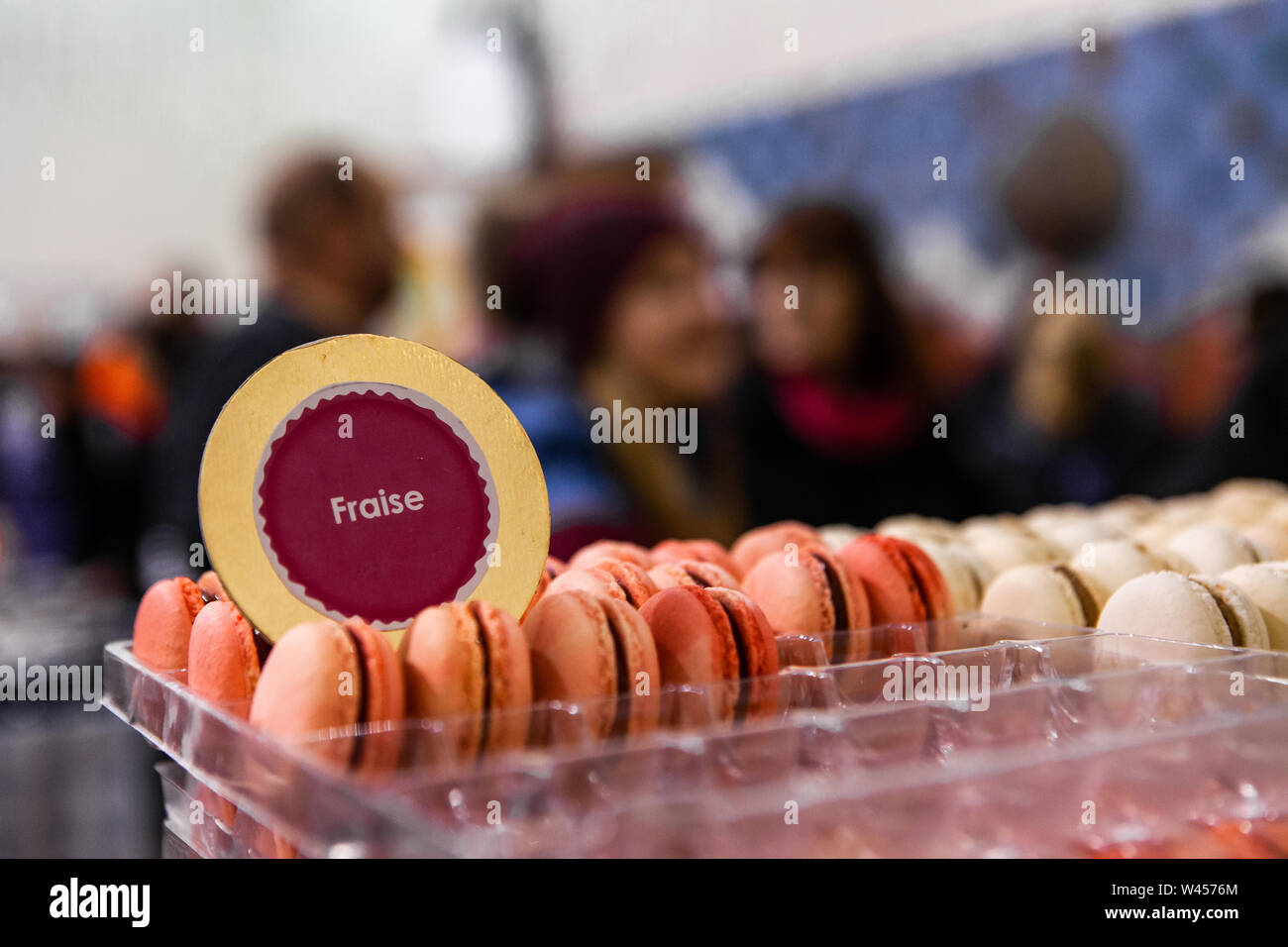 Macaroon stall hi-res stock photography and images - Alamy