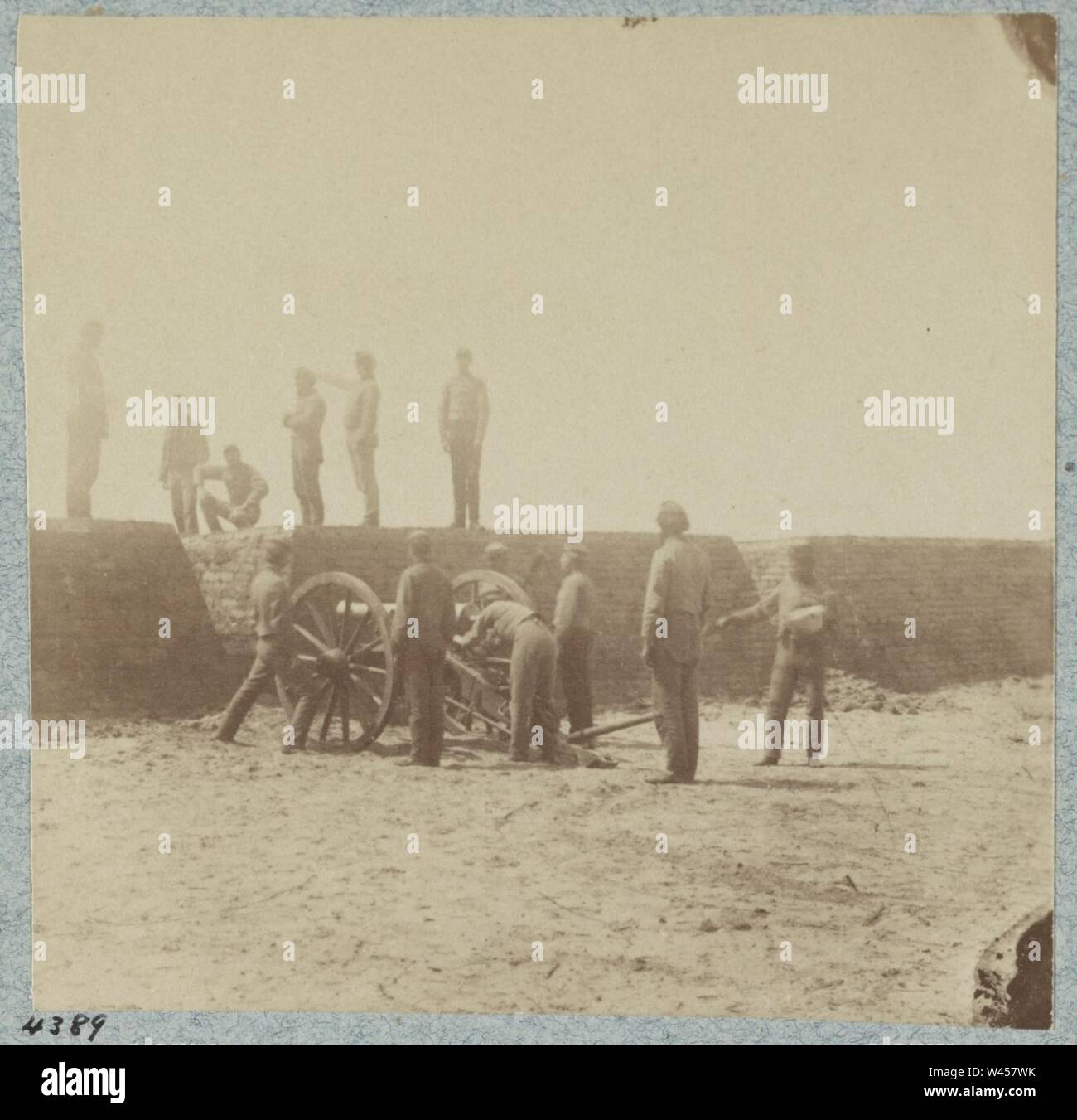 Vintage photo of confederate artillery hi-res stock photography and ...