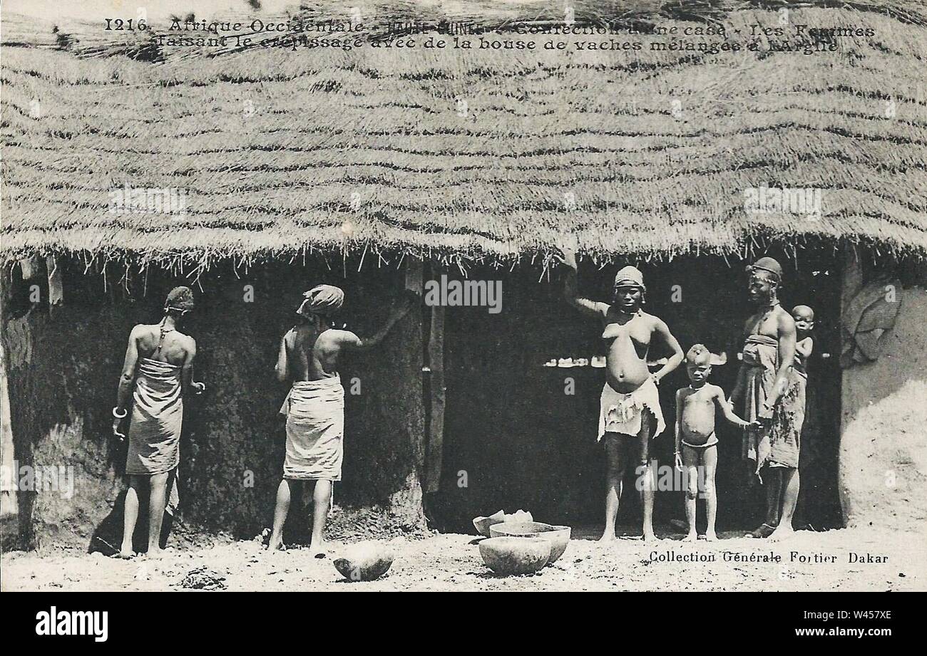 Confection d'une case (Guinée Stock Photo - Alamy
