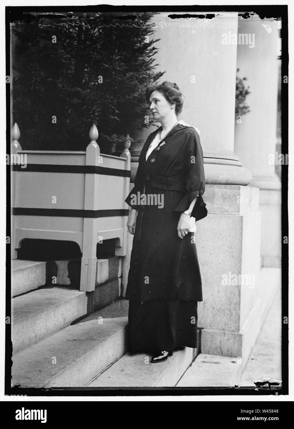 CONFEDERATE MONUMENT. ARLINGTON NATIONAL CEMETERY. MRS. DAISY McLAURIN ...