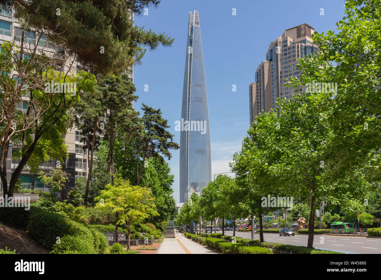 Lotte tower hi-res stock photography and images - Alamy