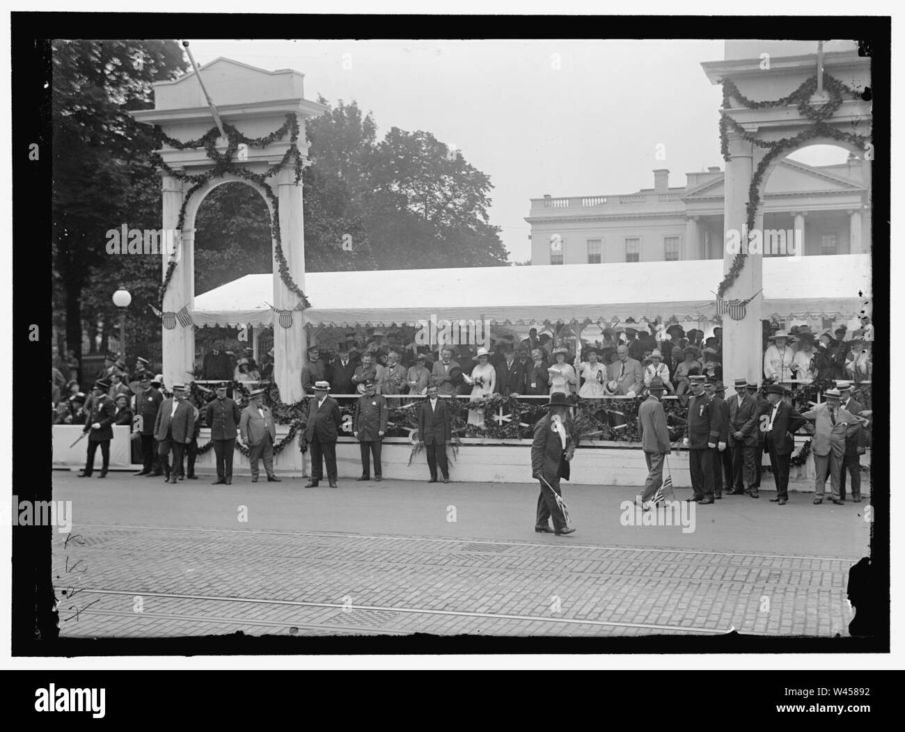 CONFEDERATE REUNION. PRESIDENT AND MRS. WILSON; MARSHALL, ETC ...