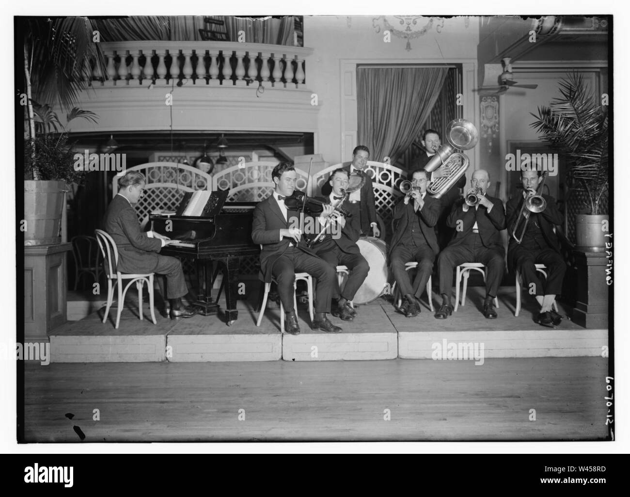 Archival band Cut Out Stock Images & Pictures - Alamy