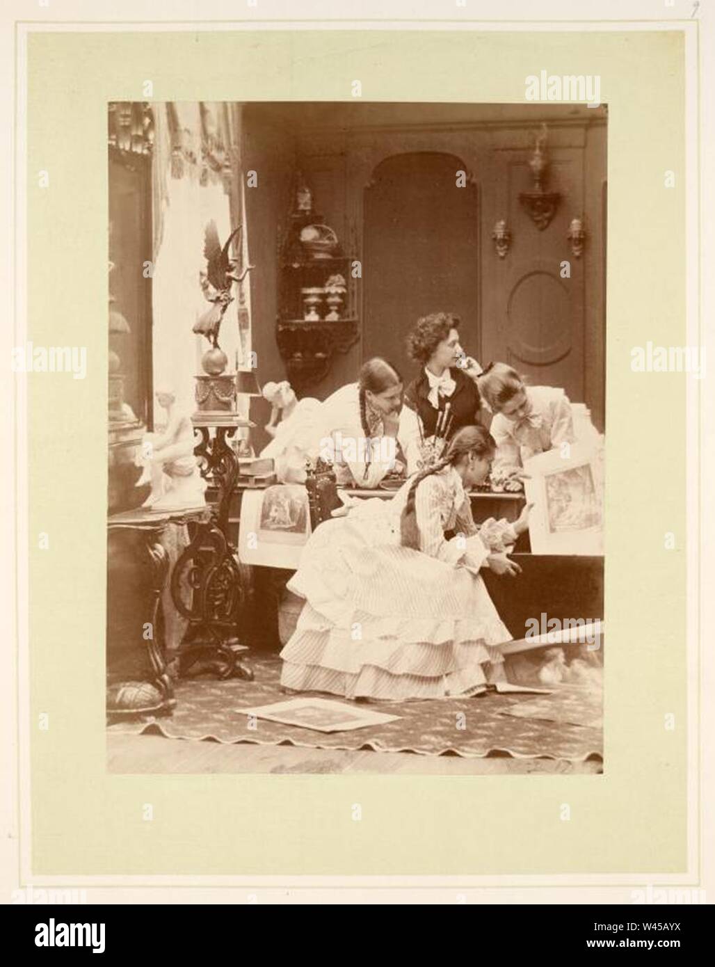 Connoisseurs of engravings Stock Photo - Alamy