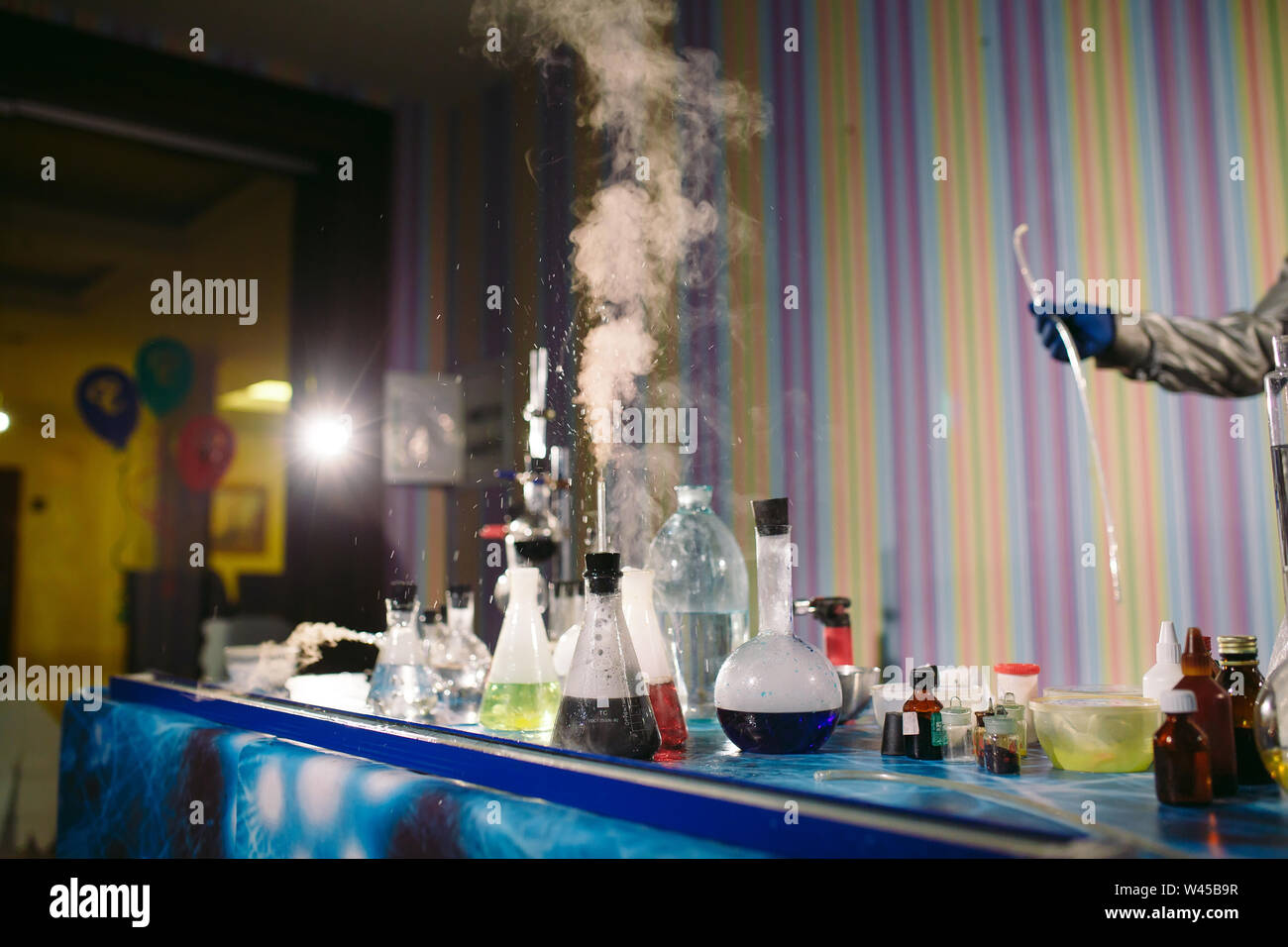 Chemistry hi-res stock photography and images - Alamy