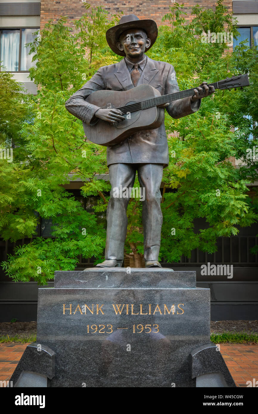 Life Size Bronze Statue of Hank Williams, Sr, strumming his guitar, in ...