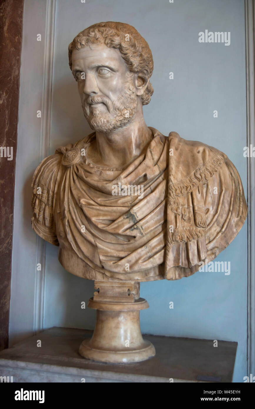 Roman figure hi-res stock photography and images - Alamy