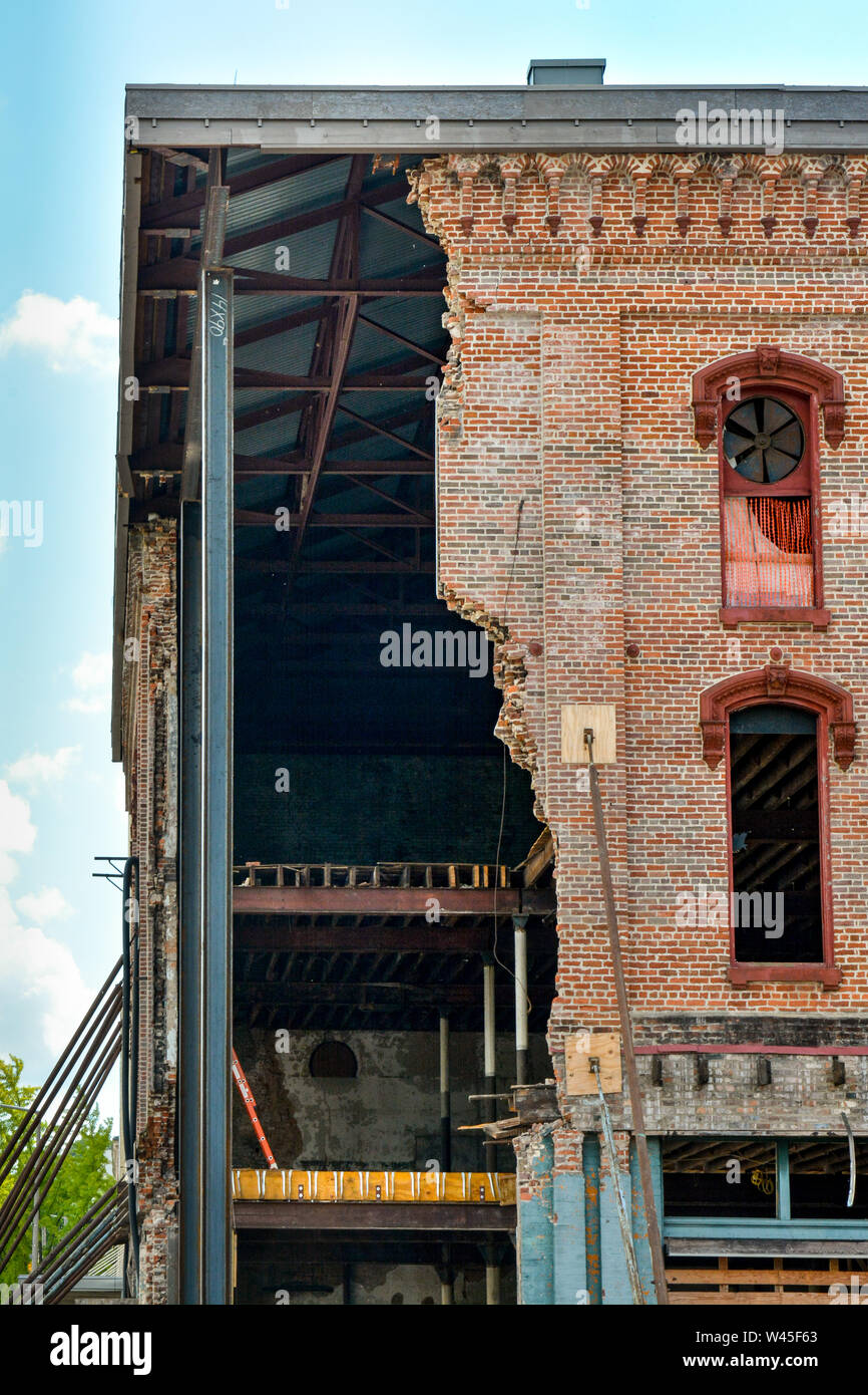 Vintage brick building hi-res stock photography and images - Alamy