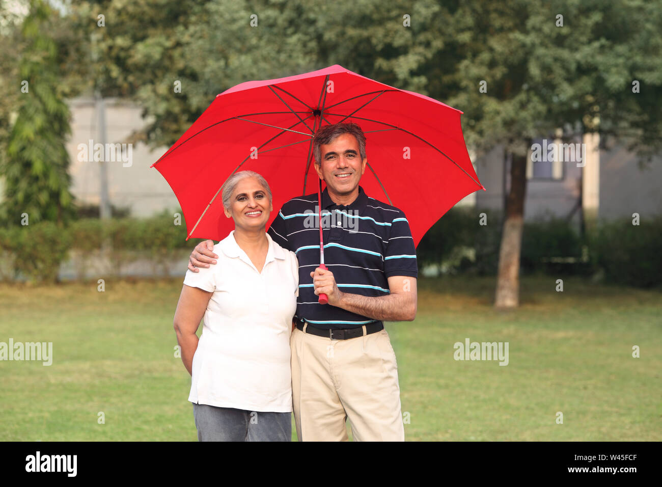 Couple sharing an umbrella Stock Photo - Alamy