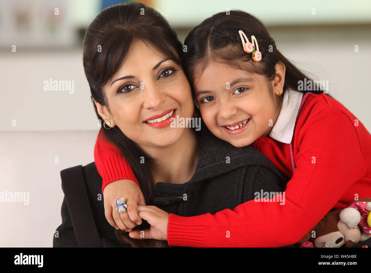 Portrait of a family smiling Stock Photo - Alamy