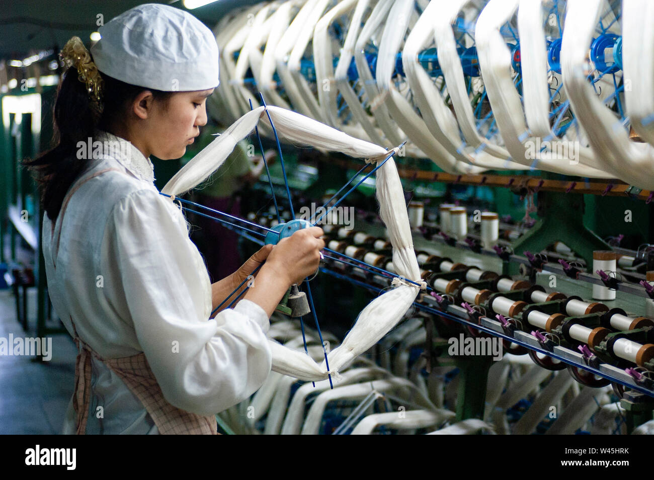 Chinese silk industry hi-res stock photography and images - Alamy