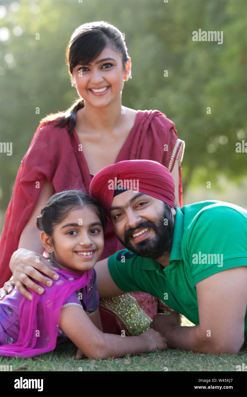 Portrait of a family smiling Stock Photo - Alamy