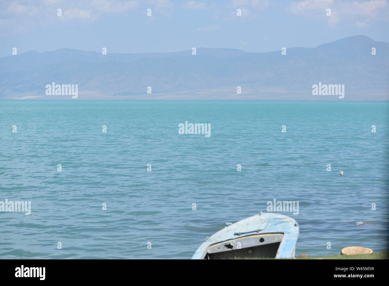 Plastic pollution in lakes hi-res stock photography and images - Alamy