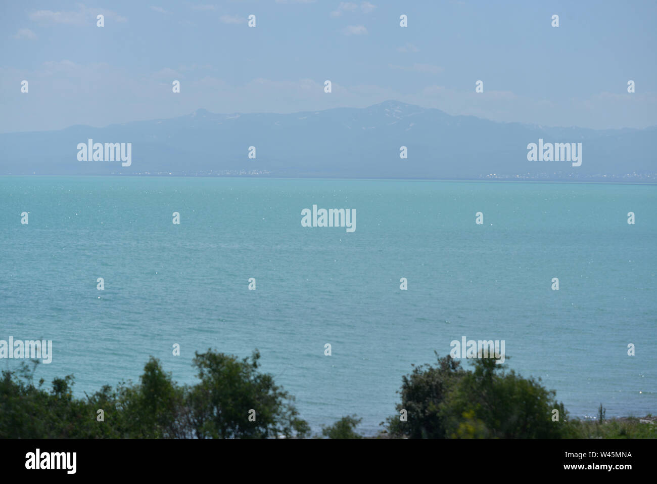 Plastic pollution in lakes hi-res stock photography and images - Alamy
